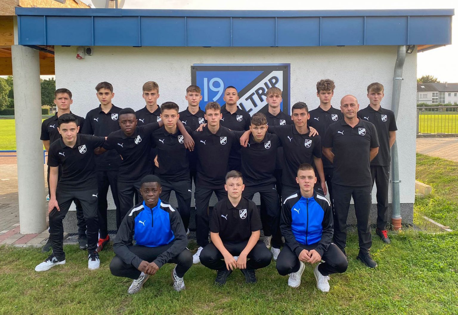 Mannschaftsbilder der Fußballjugend 2022/23 – TuS Altrip